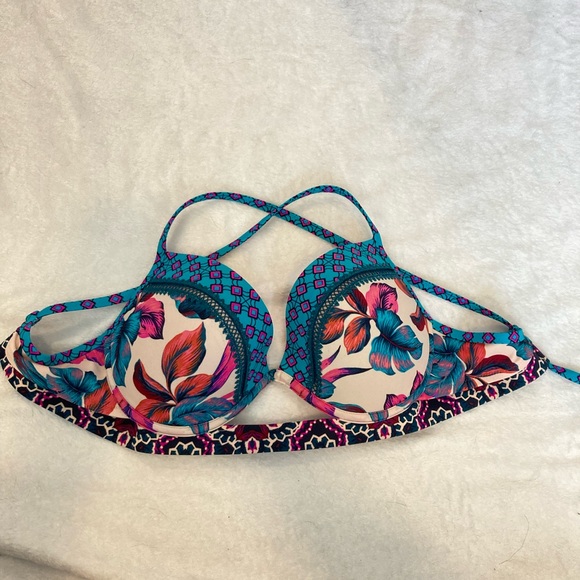 Shade & Shore | Swim | Target Floral Bikini Top With Cutout | Poshmark